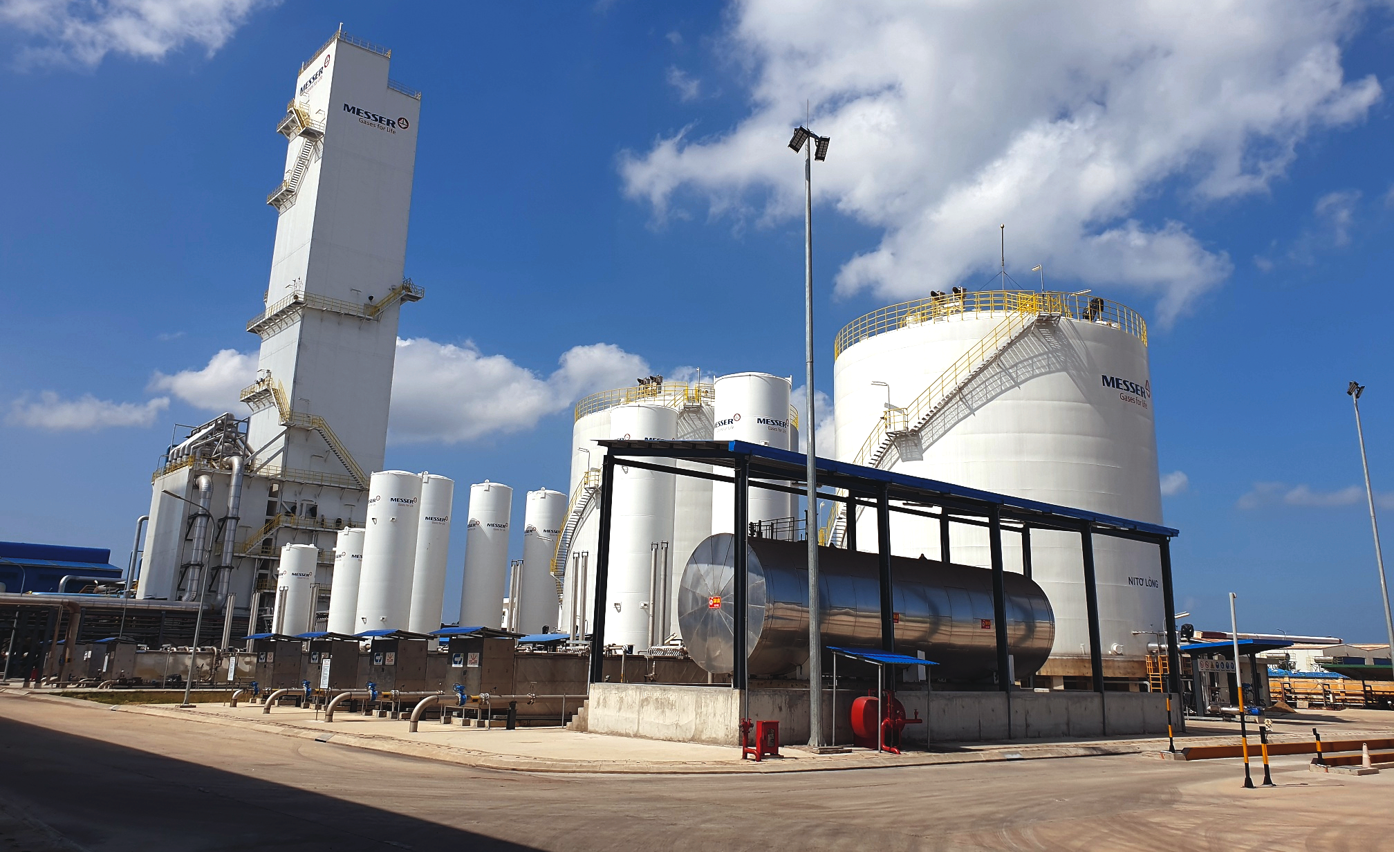 Messer - Air separation unit - Onsite gas production & backup ...